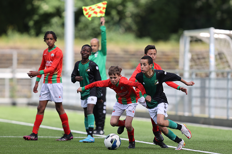 DHC JO13-1 tegen sc Feyenoord JO13-1 in beeld | Voetbalclub DHC